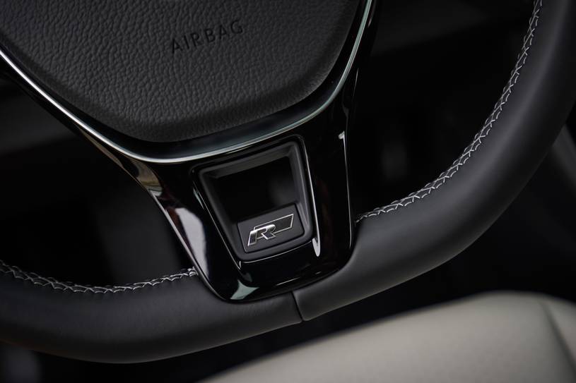 2019 Volkswagen Jetta Pictures - 110 Photos | Edmunds