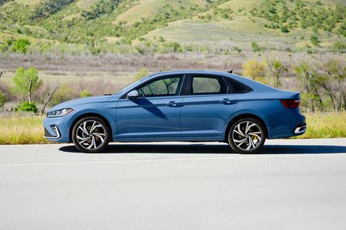 2026 Volkswagen Jetta Pictures - 151 Photos | Edmunds