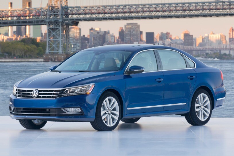 2016 Volkswagen Passat Pictures - 142 Photos | Edmunds