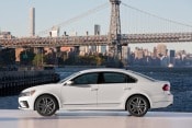 2017 Volkswagen Passat Review & Ratings | Edmunds