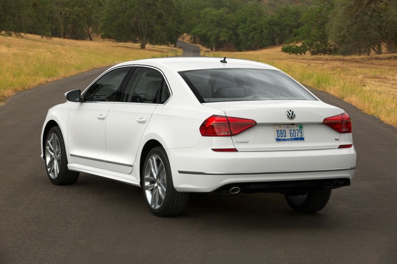 2018 Volkswagen Passat Pictures - 162 Photos | Edmunds