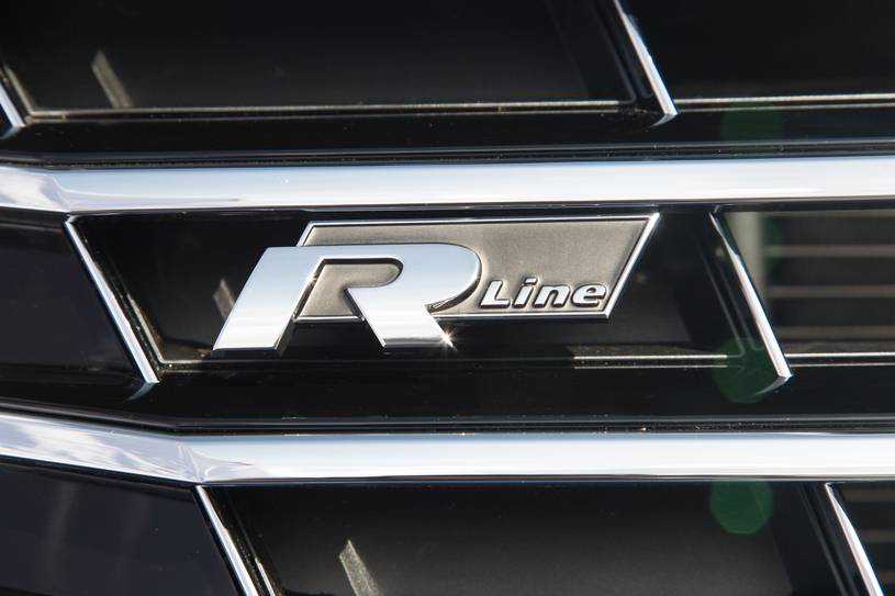 2019 Volkswagen Passat Pictures - 79 Photos | Edmunds