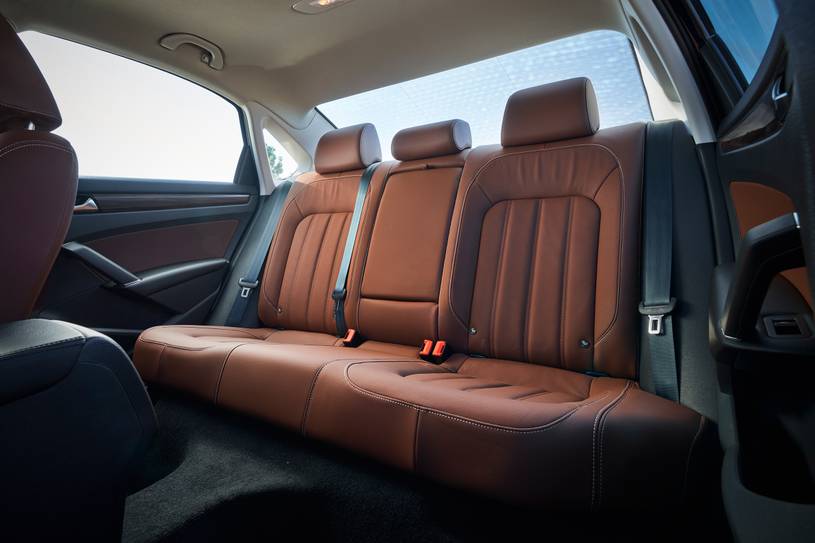 2020 Volkswagen Passat Pictures - 85 Photos | Edmunds