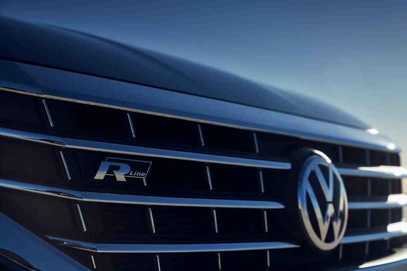 2021 Volkswagen Passat Pictures - 55 Photos | Edmunds