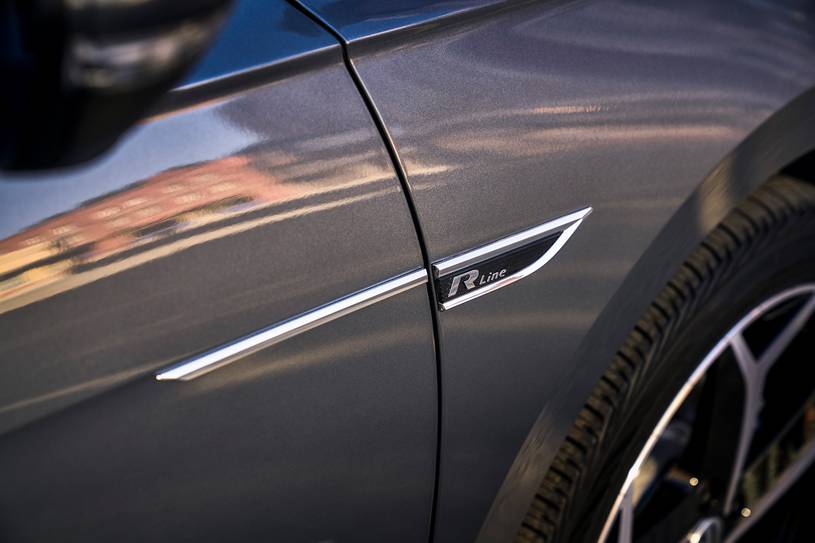 2022 Volkswagen Passat Pictures - 69 Photos | Edmunds