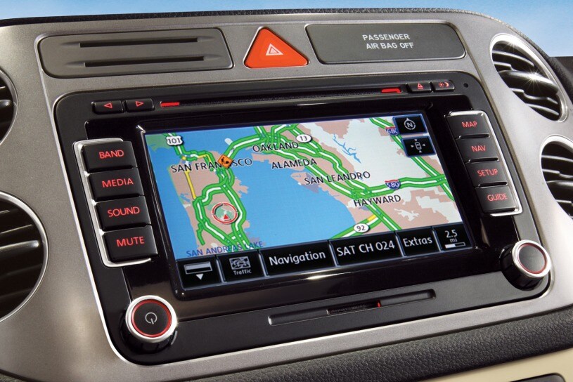 2010 Volkswagen Tiguan Pictures - 88 Photos | Edmunds