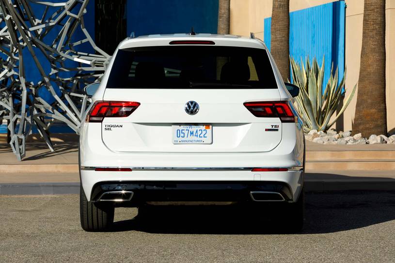 2019 Volkswagen Tiguan Pictures - 158 Photos | Edmunds