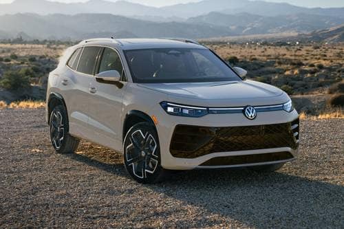 2026 Volkswagen Tiguan Pictures - 282 Photos | Edmunds