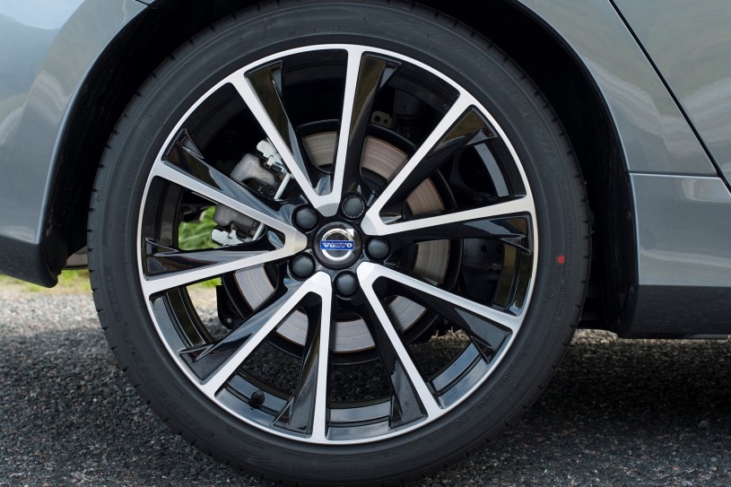 2017 Volvo S60 Pictures - 91 Photos | Edmunds