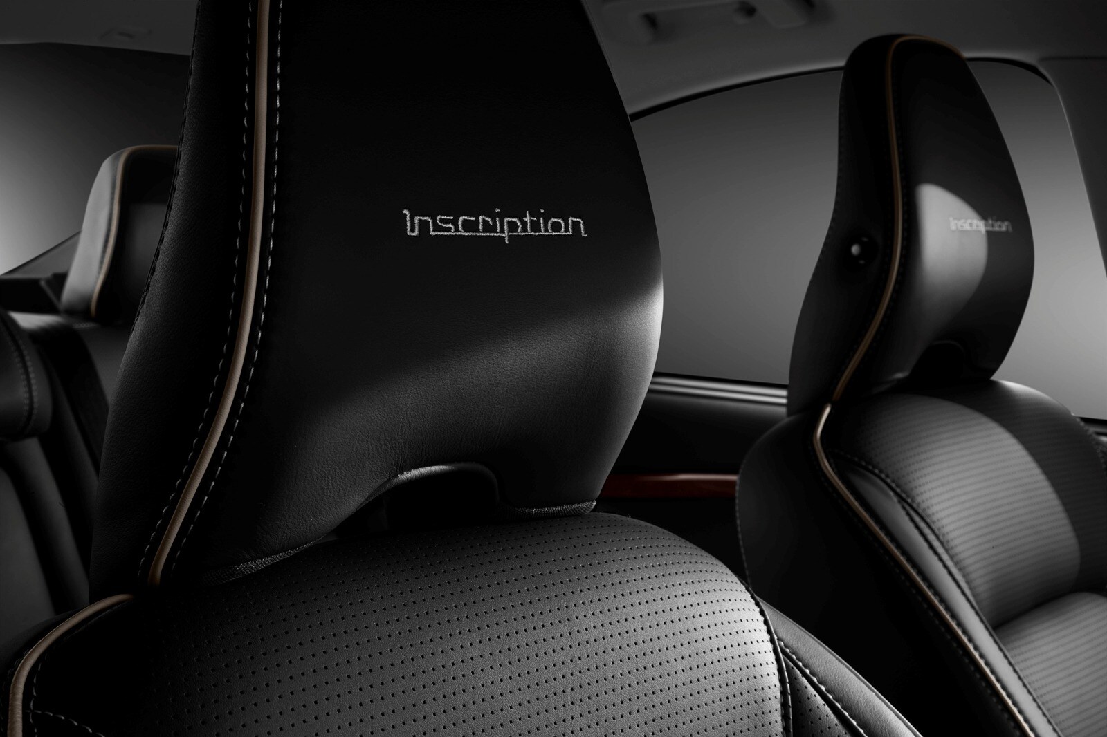 2015 Volvo XC60 and S80 Move Into Luxury Territory With Inscription ...