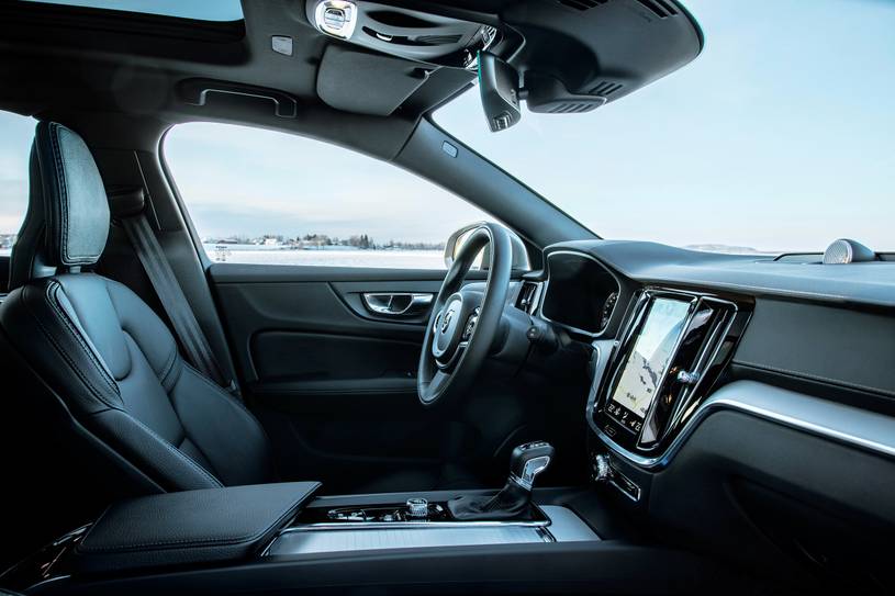 2020 Volvo V60 Cross Country Pictures - 52 Photos | Edmunds