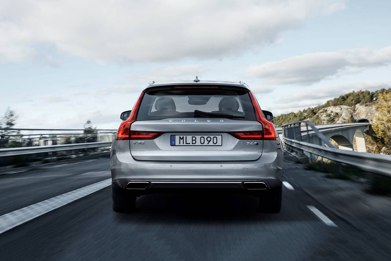 2018 Volvo V90 Pricing - For Sale | Edmunds
