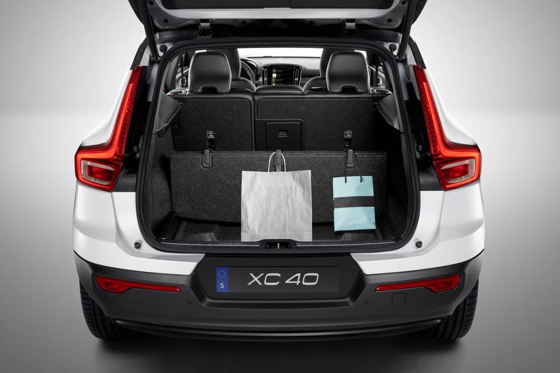 2022 Volvo XC40 Pictures - 72 Photos | Edmunds
